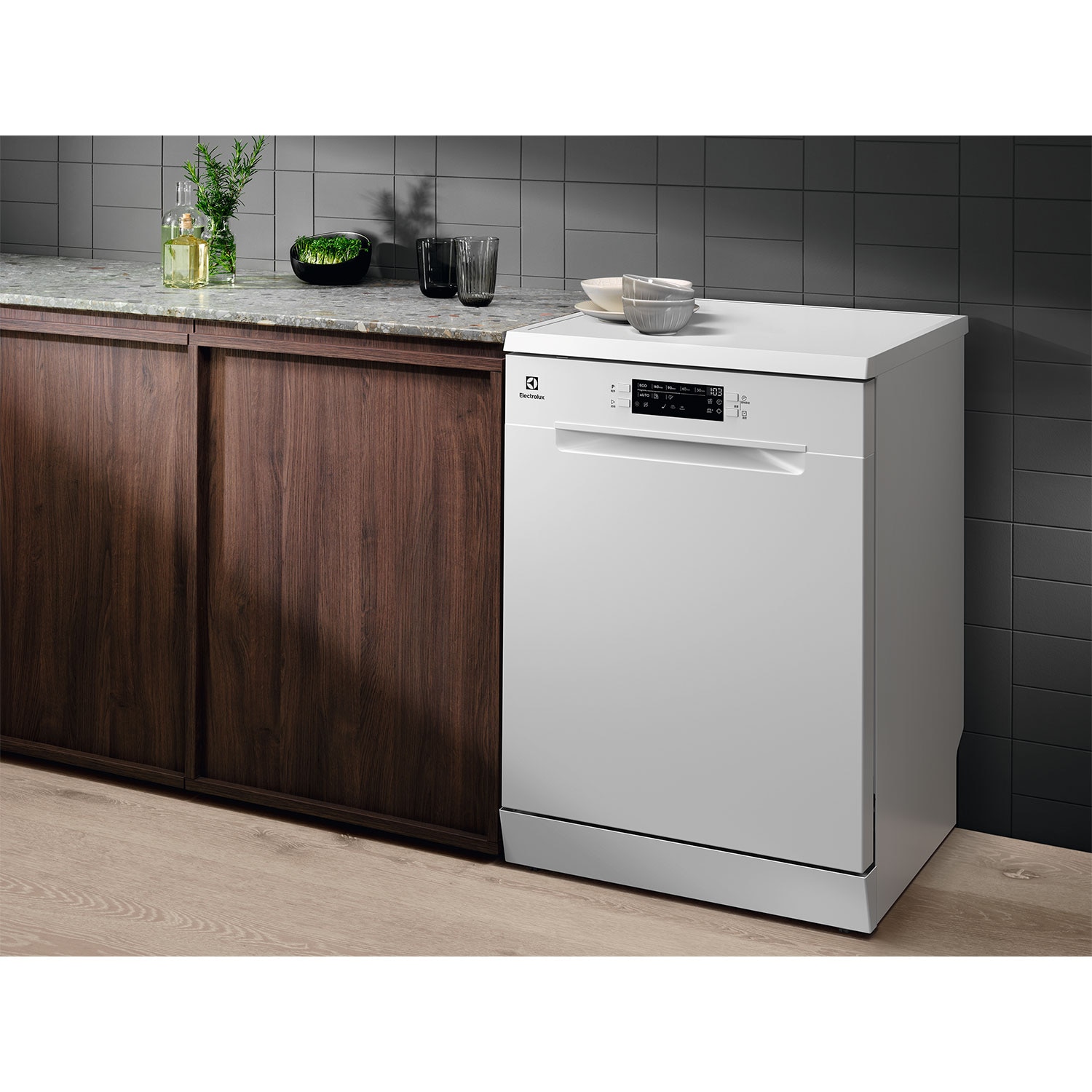 60cm freestanding dishwasher with 13 place settings - ESA47200SW